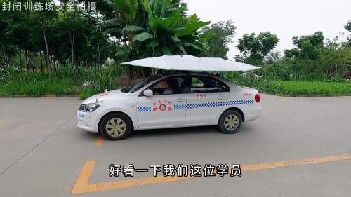 科目二模拟考试现场小姐姐这技术考试能一把过吗?