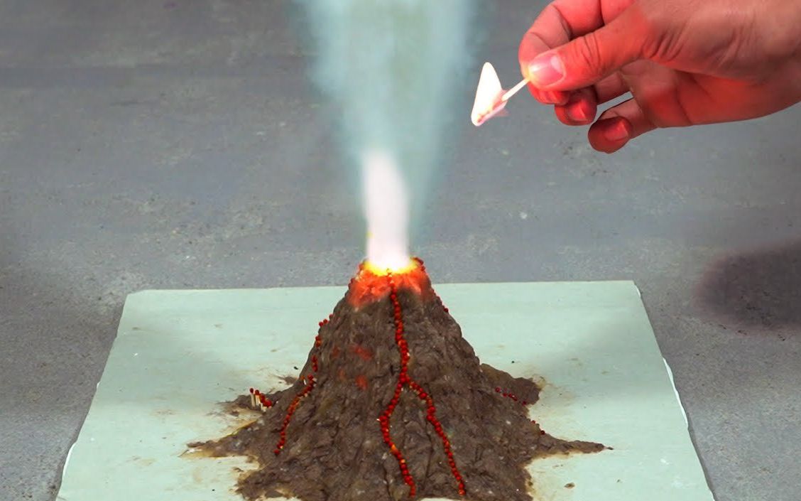 火山喷发有多可怕?小伙模拟实验,爆发的一瞬间太壮观了