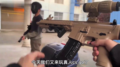 真人CS,新装备M416对战维克多,躲在掩体还被打了一梭子最后打靶