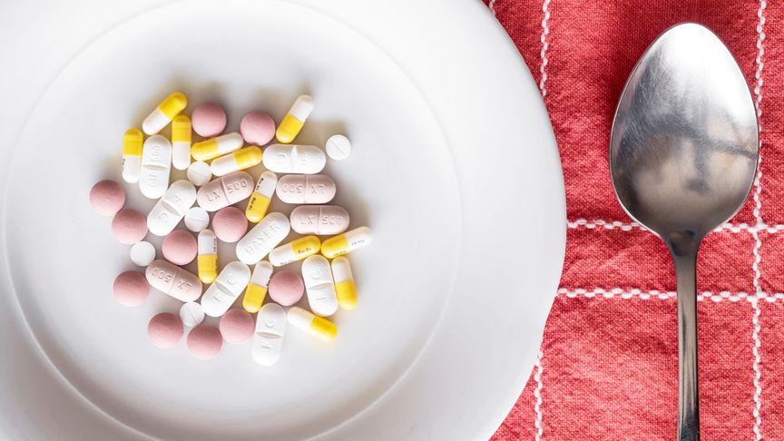 长吃他汀类药物可能伤肝肾,怎么吃他汀能减少副作用?