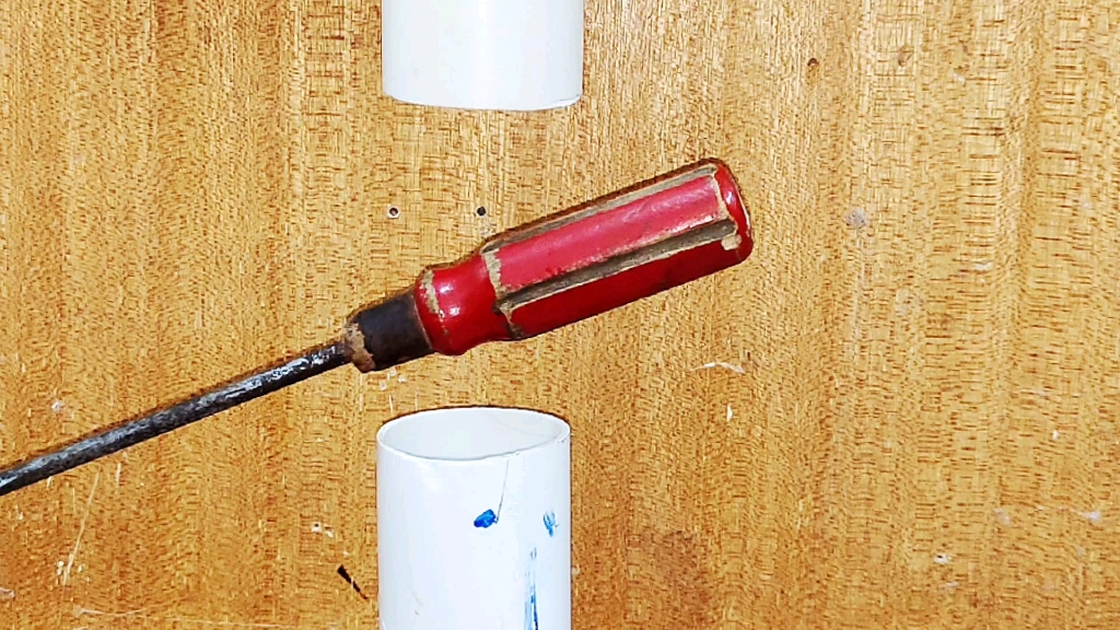 PVC管中间悬空,两头全都卡死了动不了怎么办?教你轻松接一起