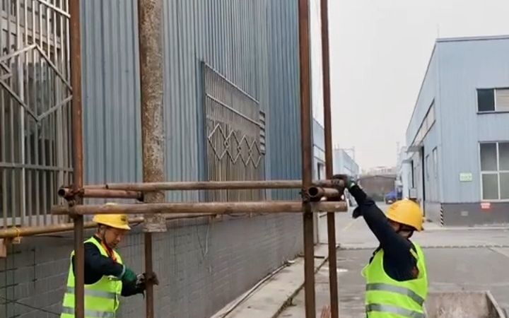 预制调理肉制品厂房装修现场-建筑混凝土钢管架搭设