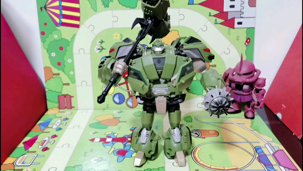 ...01愣头青 隔板 小绿胖子终于到了,不错的还原,变形结构简单,修复车尾...