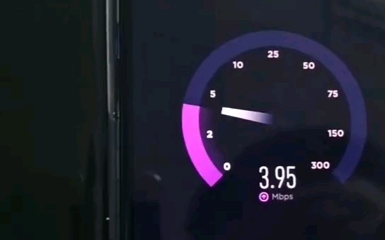 华为mate20pro(左)小米9(右)4G网速对比测试,同样联通4G,同业务,卡都...