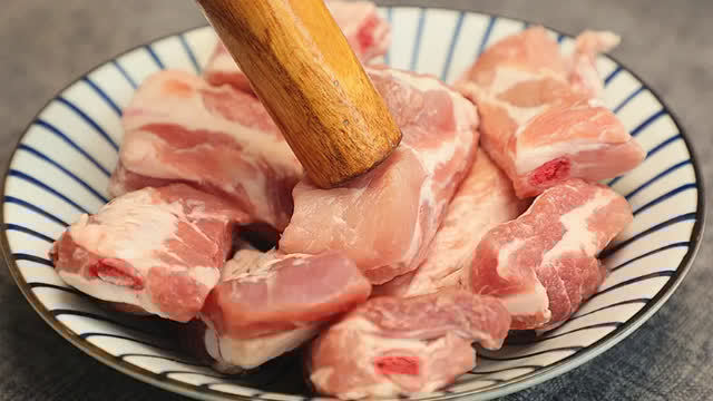 排骨切记不要直接焯水,加上这几步,软烂好吃入味