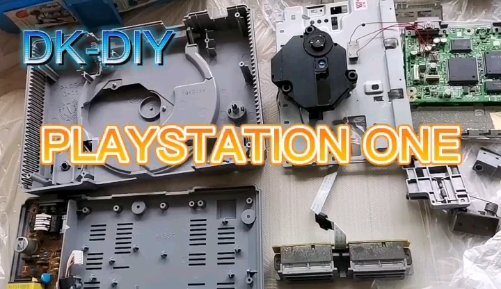 D哥演示SONY PlayStation主机内部构造分解安装视频
