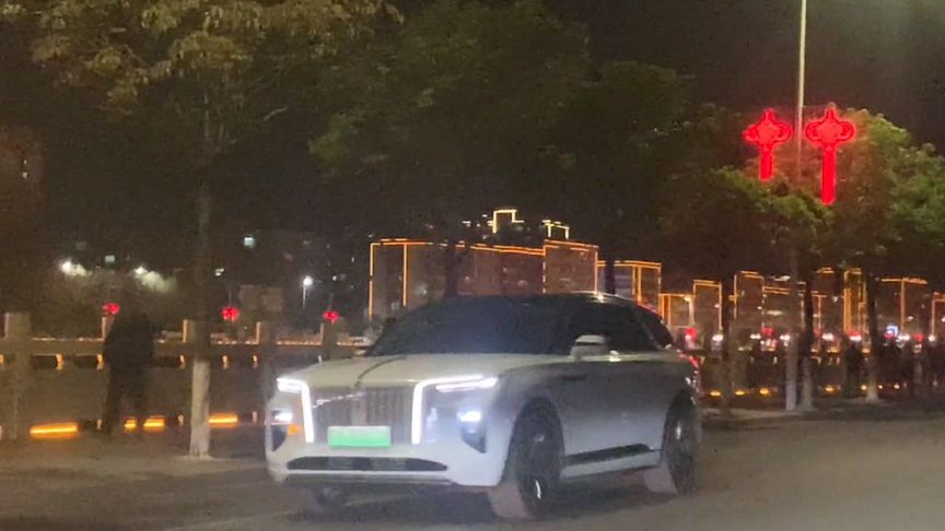 红旗ehs9最贵国产顶级电动豪车 开这车出去气场绝对秒杀劳斯莱斯
