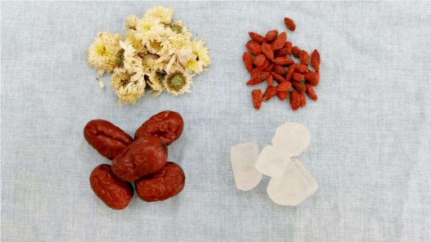 还为眼睛干涩、模糊烦恼吗?喝菊花枸杞大枣茶还你一双明亮的眼睛