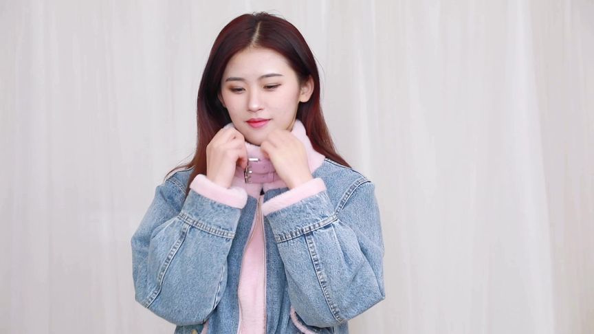 简单大方的羊羔绒牛仔外套,面料厚实保暖,冬天这么穿时髦又帅气