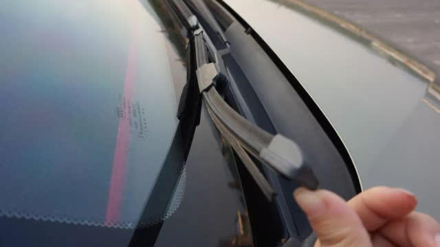 汽车雨刮器上的隐藏功能你知道多少?老司机学会肯定不会吃亏