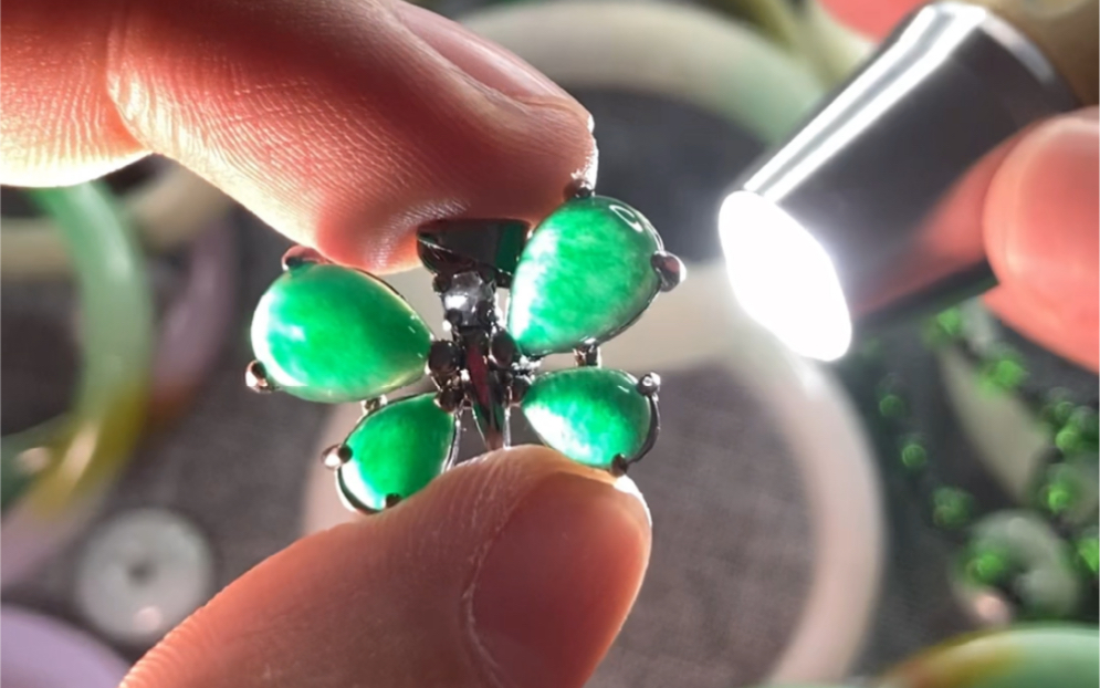 如何识别酸洗注胶翡翠