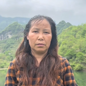 爱笑的小甜甜啦 