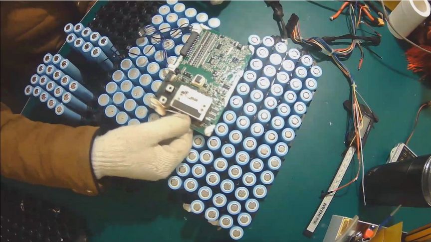 速珂电动车原装锂电池,60V30AH保护板烧了3串27颗锂电池饿死,拆