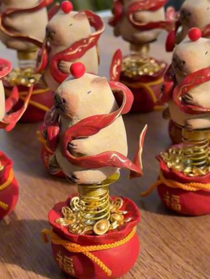 大年初五迎财神咯 -#初五迎财神 #祝大家顺风顺水顺财神 #谁能拒绝...