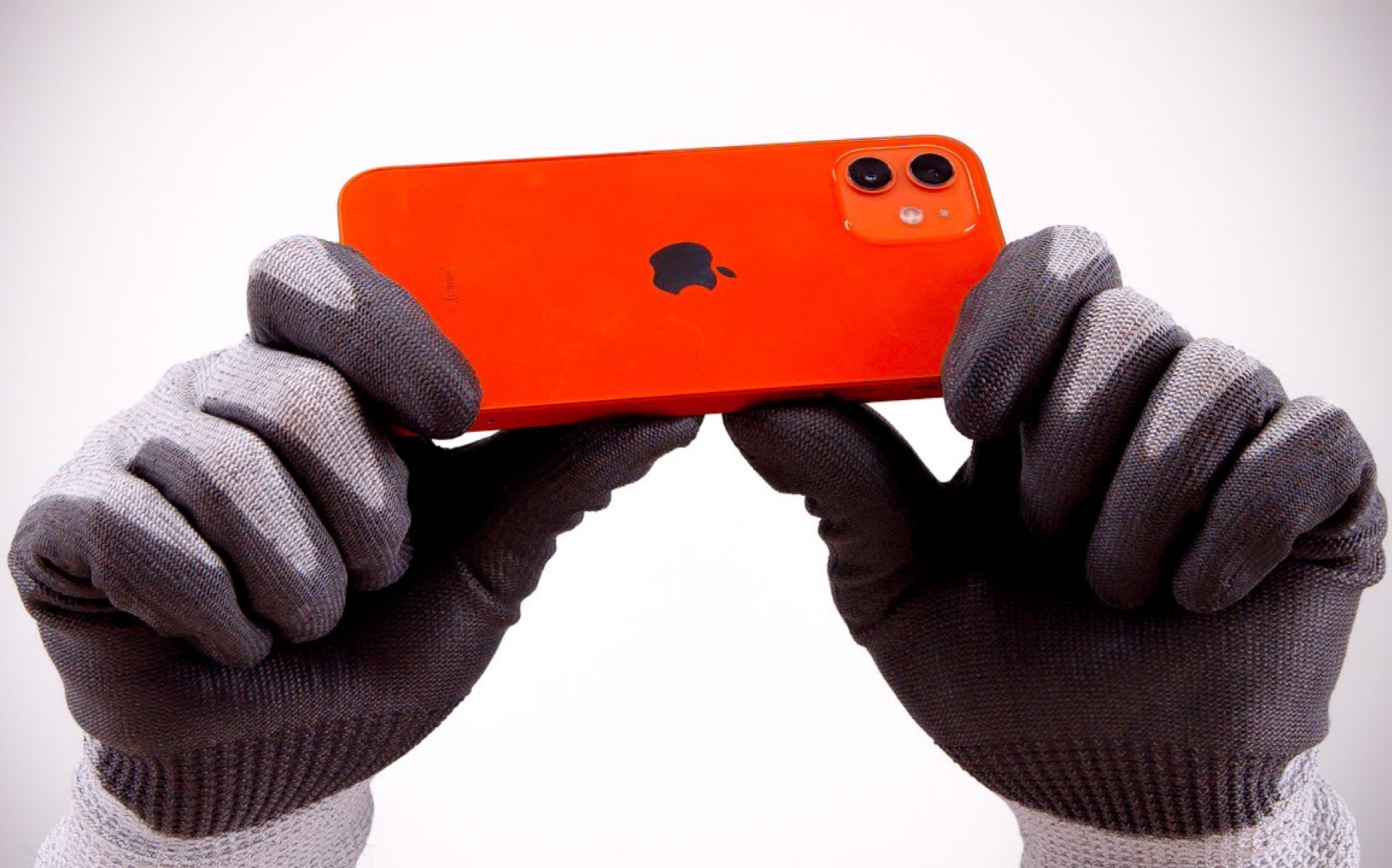 暴力弯曲测试 iPhone 6 对比 iPhone 12 机身强度|铝合金技术的进步