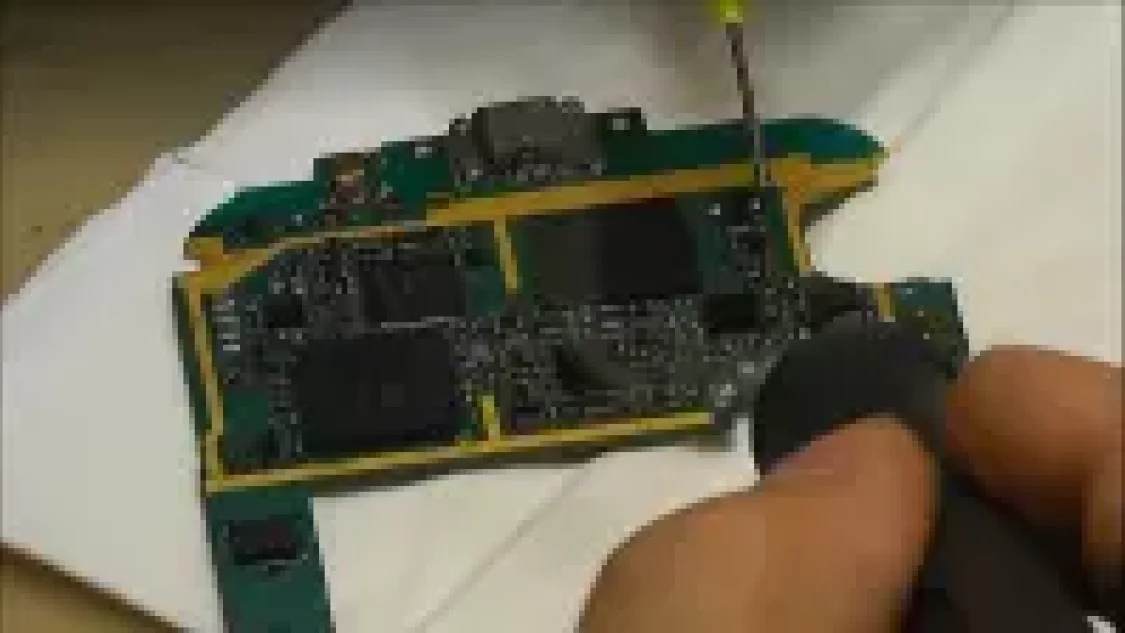 11-更换主板上的电池链接座触点接口-全套手机维修视频教程-苹果 ...