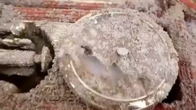 落满灰尘的旧钟表翻新全过程,修复手艺高超,焕然一新