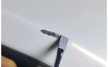 珍珠白车漆怎么喷都不能保证没有色差,只能选择小面积修补!
