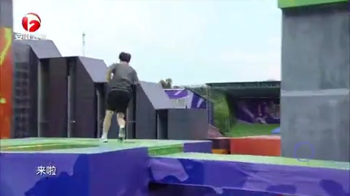 黑马新人选手,冲关顶住压力顺利登上高台