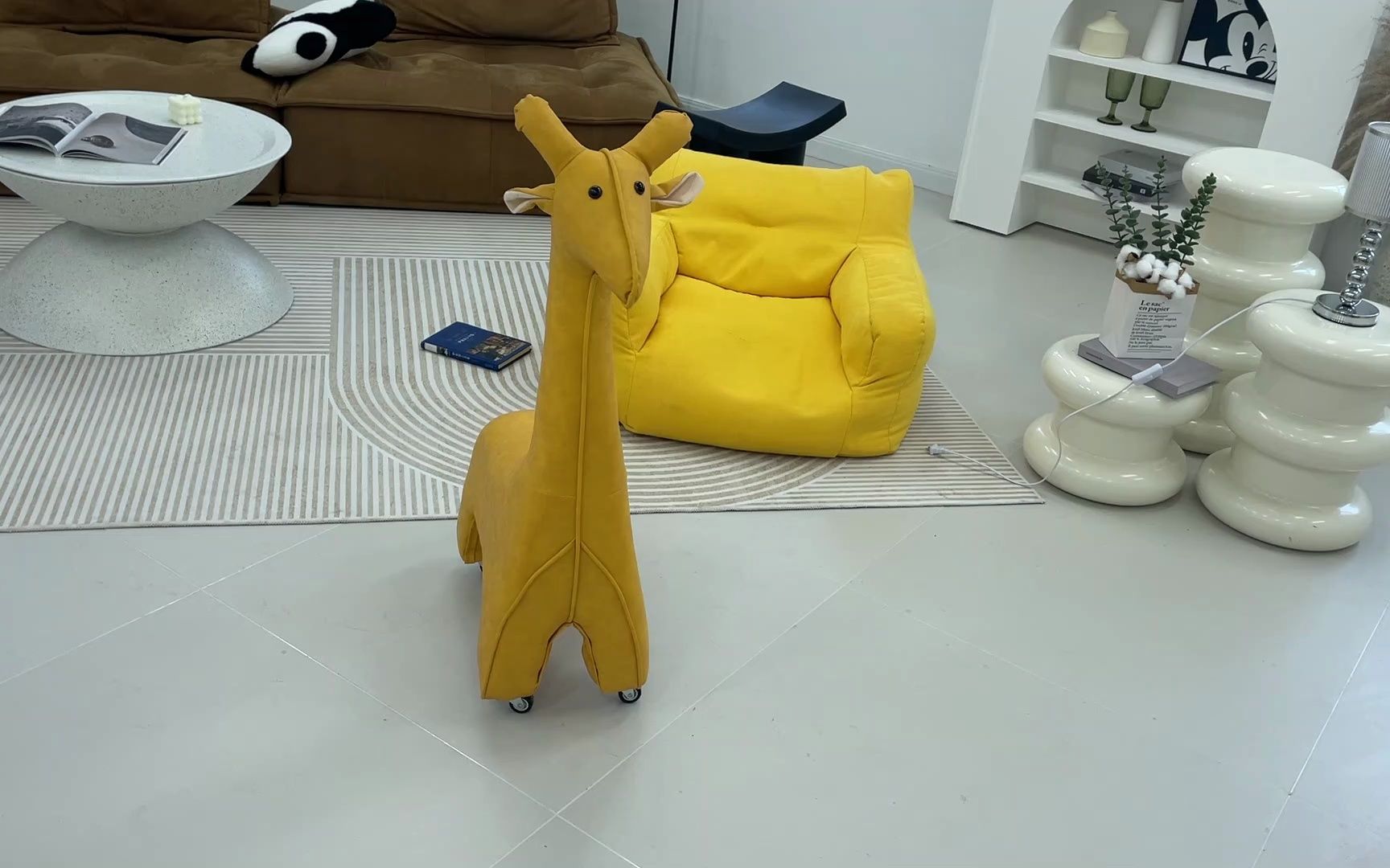 小鹿凳滑轮或底座安装教程