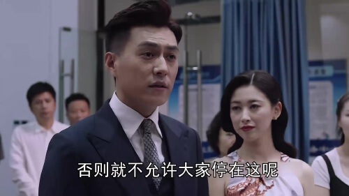 物业拒绝业主入小区,男人一番话竟逆转局面!
