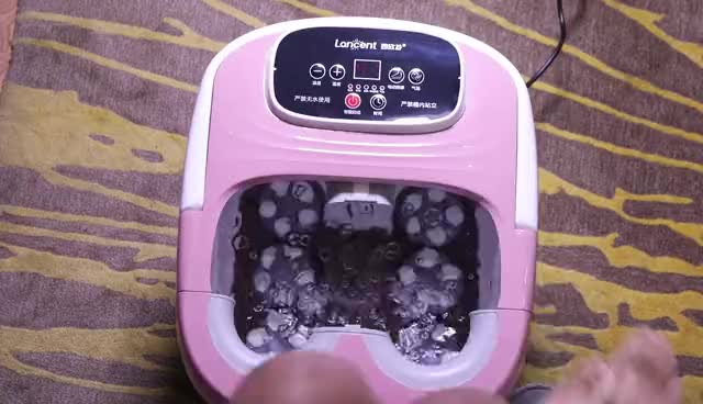 这款足浴器设计的熏蒸盖真的太有爱了~ 与腿接触的还是柔性