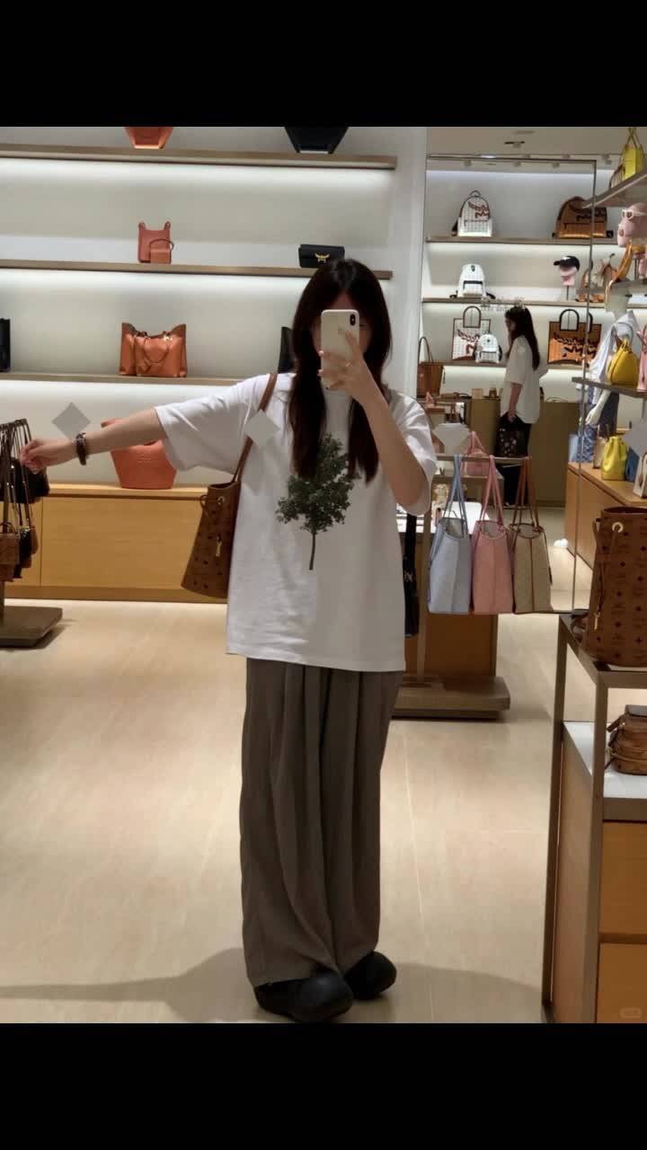 恭喜这位女大学生拿下mcm