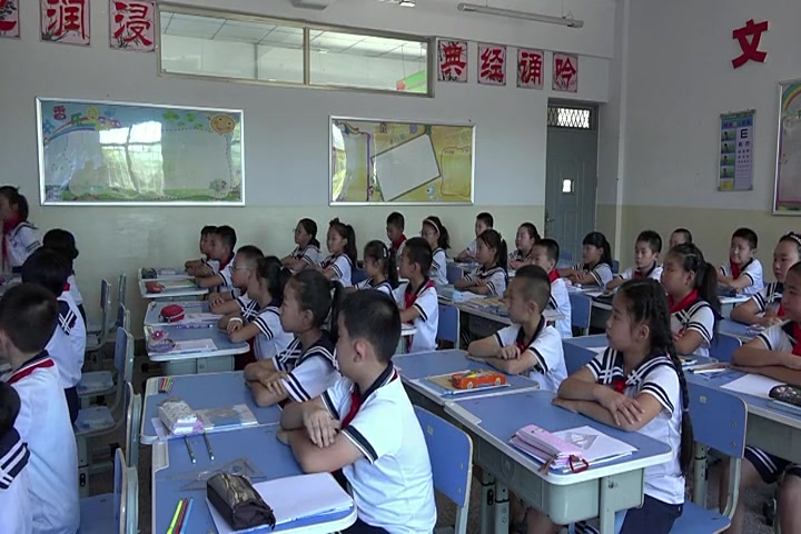北师大小学数学四上《2.3 平移与平行》-陈老师优质课公开课教学视频