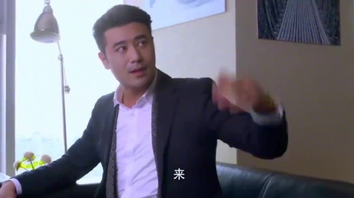 妻子微博账号竟值25万,丈夫劝她卖掉,全买奢侈品!