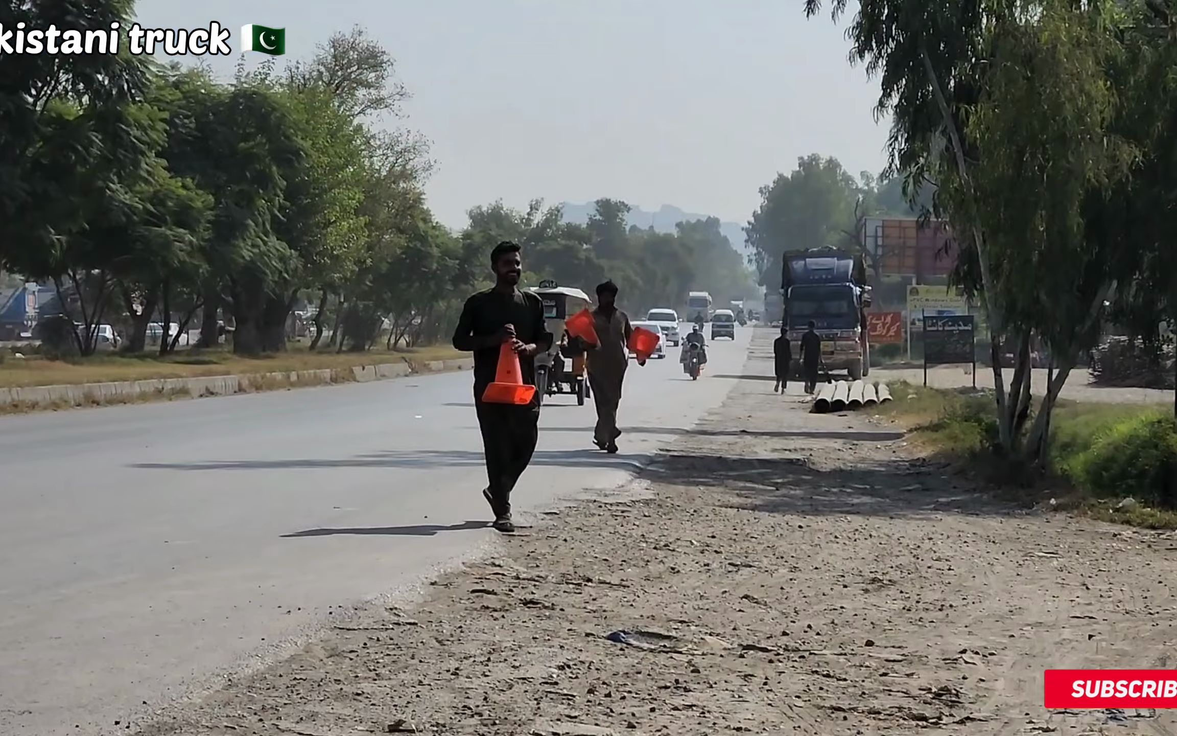 巴基斯坦万物皆可修-板簧从支架里出来,在路上修好了