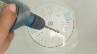 民间老师傅教你一招,洗衣机波轮螺丝拆不掉,这样做就行了!