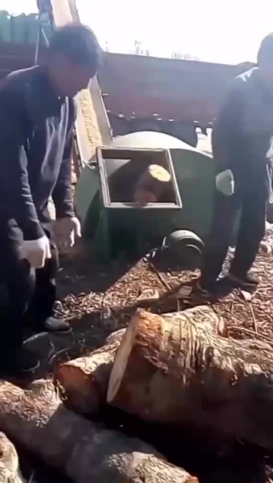 厂家直销林业机械树根树墩粉碎机 木墩破碎机 大型木材破碎机