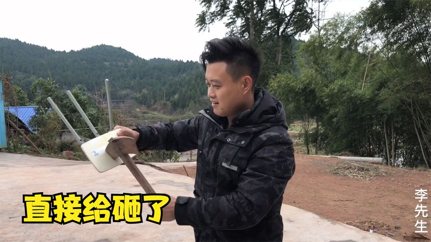 路由器实体店要近300块,网购就花了98解决,对比后直接把旧砸了