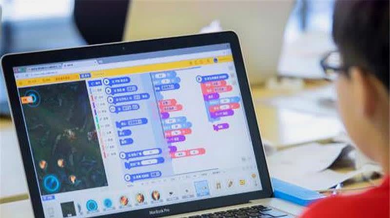 8岁上海小学生开课教学,被称"编程小天才",苹果发出邀请函