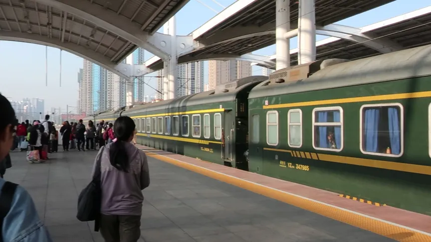 20191009火车进站了和谐号T176次,初八了继续宅着整理以前的视频