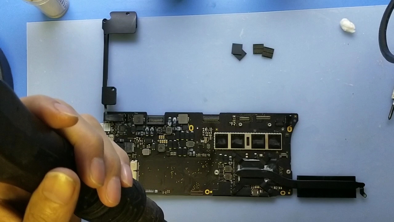 MacBook pro开机三声循环报警 板载内存故障升级更换内存