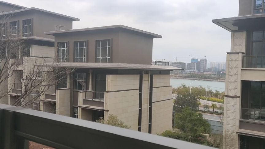 商业性质别墅,跟住宅性质别墅哪个适合买呢,