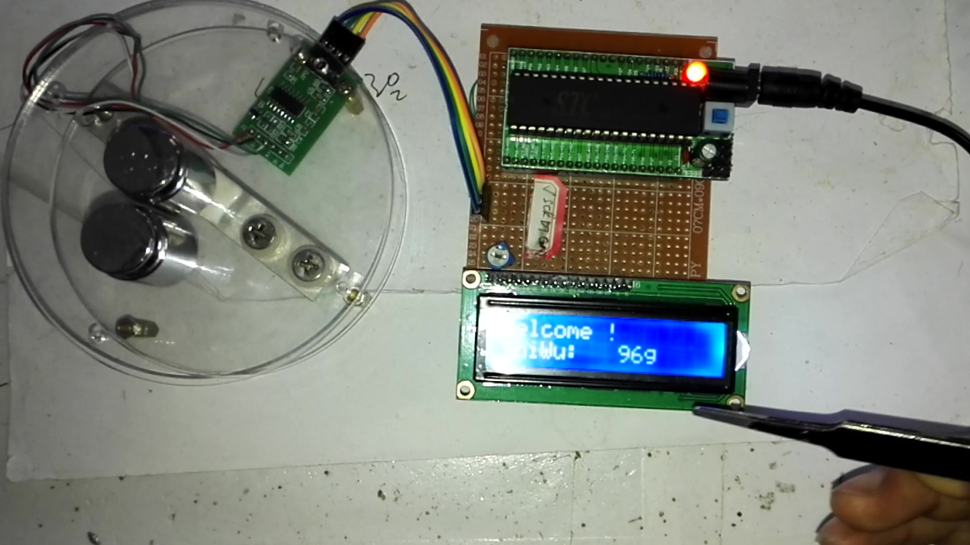 基于51单片机的智能电子秤HX711称重压力检测0-5kg量程精度1g设计-...