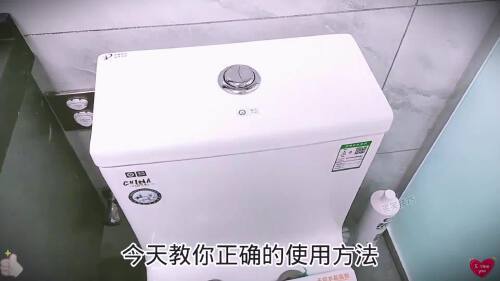 马桶两个按钮很多人按错,正确使用一年能省上百元