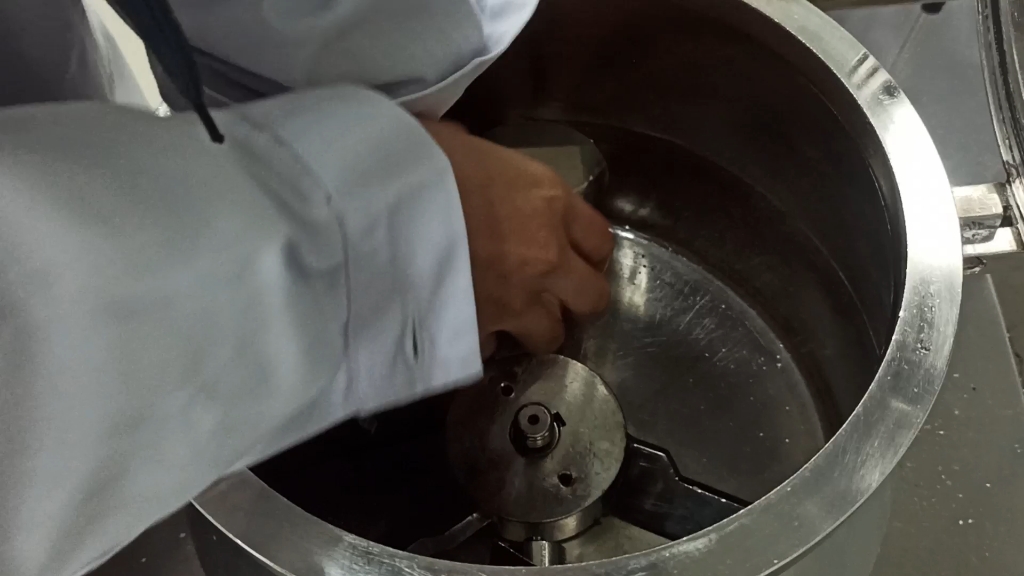 第一大组第6小组 王美美同学 高效湿法制粒机和摇摆颗粒机