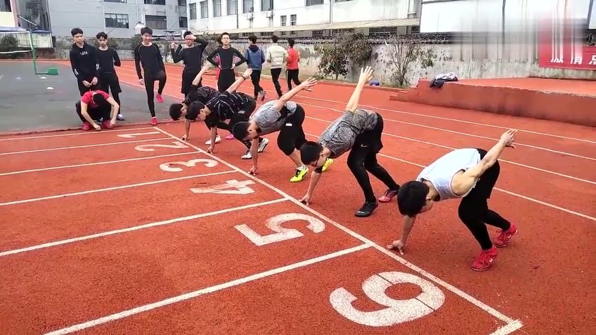 高中体育生的100米训练,这起跑速度真是快,你们都这样训练过吗