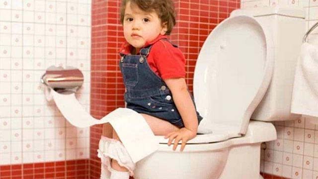 正确引导孩子自己上厕所的方法竟是这样?看看你做对了吗?