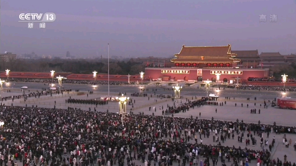 天安门广场举行2022年升国旗仪式
