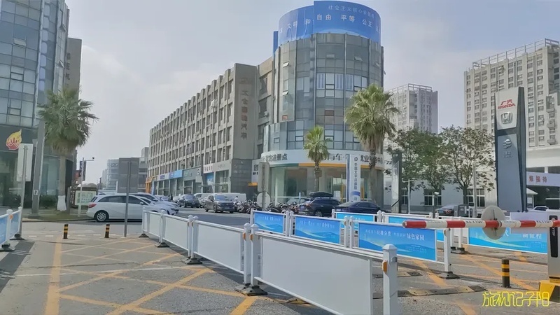江苏旅行记,实拍苏州太仓城市风景,蓝天白云风景不错