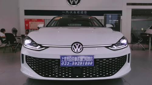 新款凌渡L到店,星空前格栅,前后贯穿式大灯泡,无框车门,轿跑设计,关注...