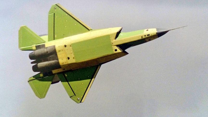 中国歼31发动机推重比会低于美国f35的推重比吗?