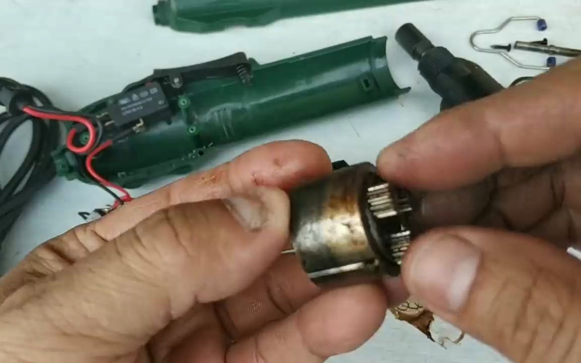 工具哥拆解一台36v电动螺丝刀,带你了解一下里面的结构和齿轮箱