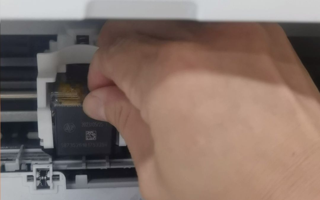 轻拿轻放 安装墨盒+取出墨盒