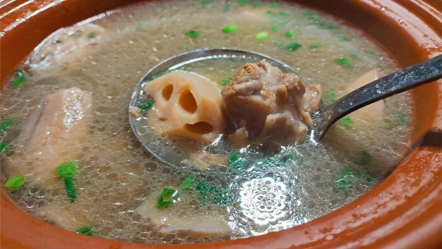 湖北排骨藕汤怎么煨才好喝?闪姐教您5个小技巧,一看就能学会