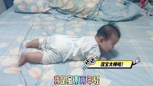 7个月宝宝主动练习爬行!宝妈:自律的娃,同样需要鼓励